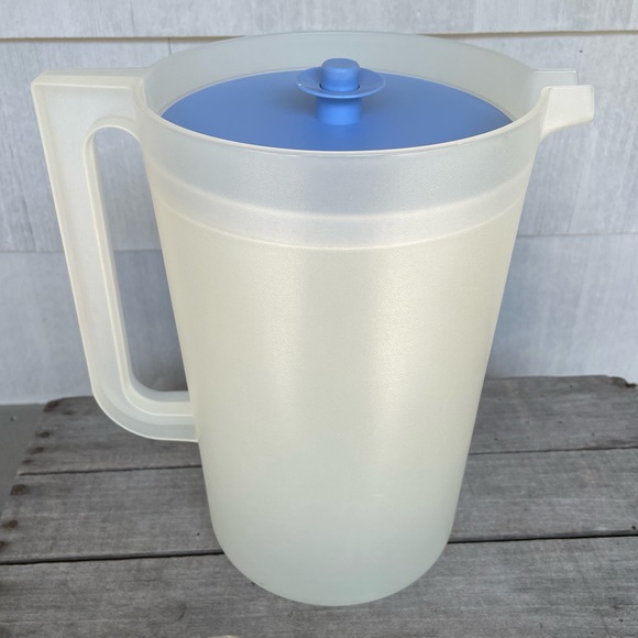 Tupperware | Kitchen | Tupperware Vintage Gallon Classic Sheer Pitcher ...